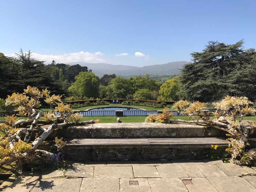 Into Bodnant Garden